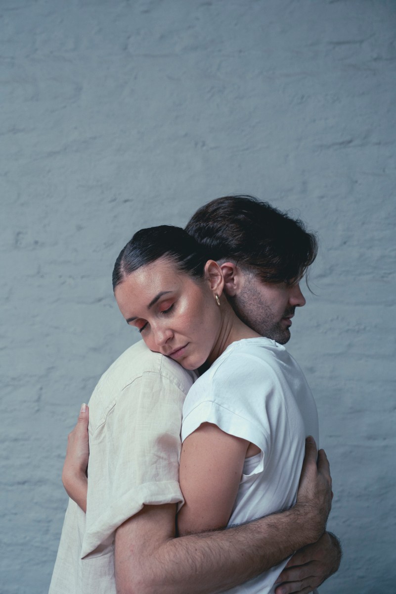 Sofia Macchi y Benjamín Walker se adentran en el mundo de ‘Herida’ – BLUM MAGAZINE