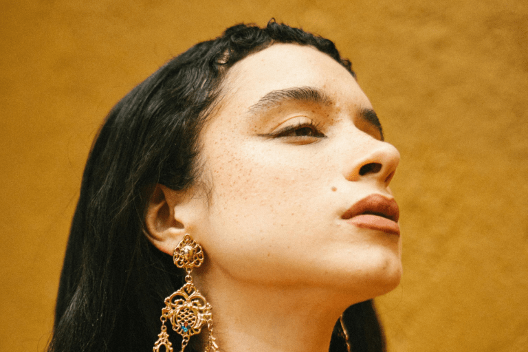Azuky: El debut de la niña galáctica en FMS – BLUM MAGAZINE